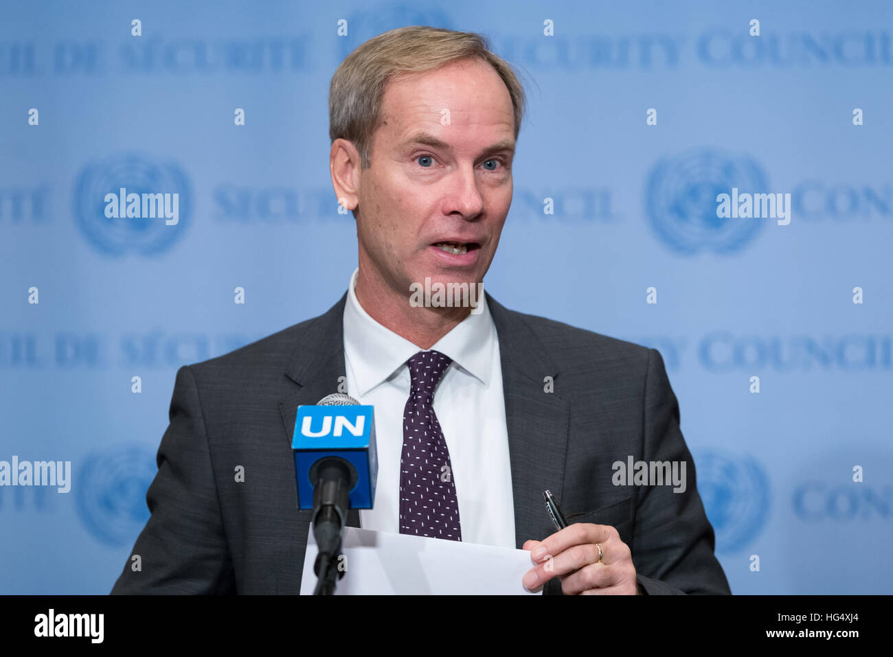 Security consultations hi-res stock photography and images - Alamy