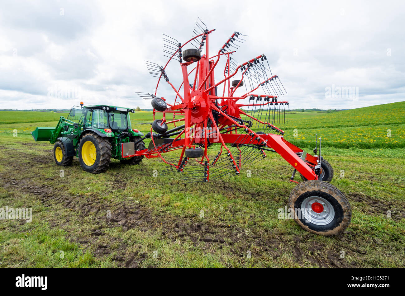 Hay tedder hi-res stock photography and images - Alamy