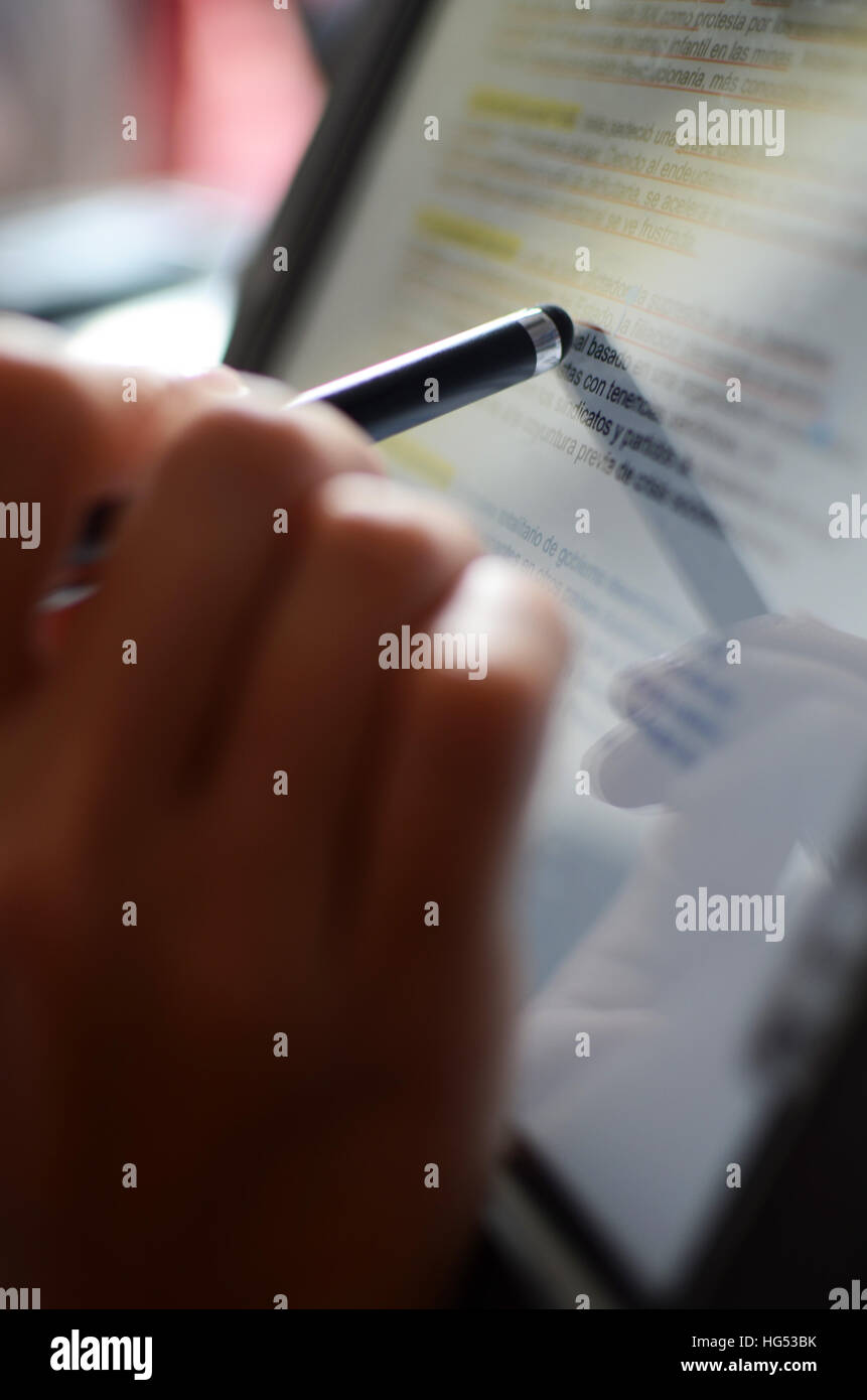 College technology student ipad hi-res stock photography and images - Alamy