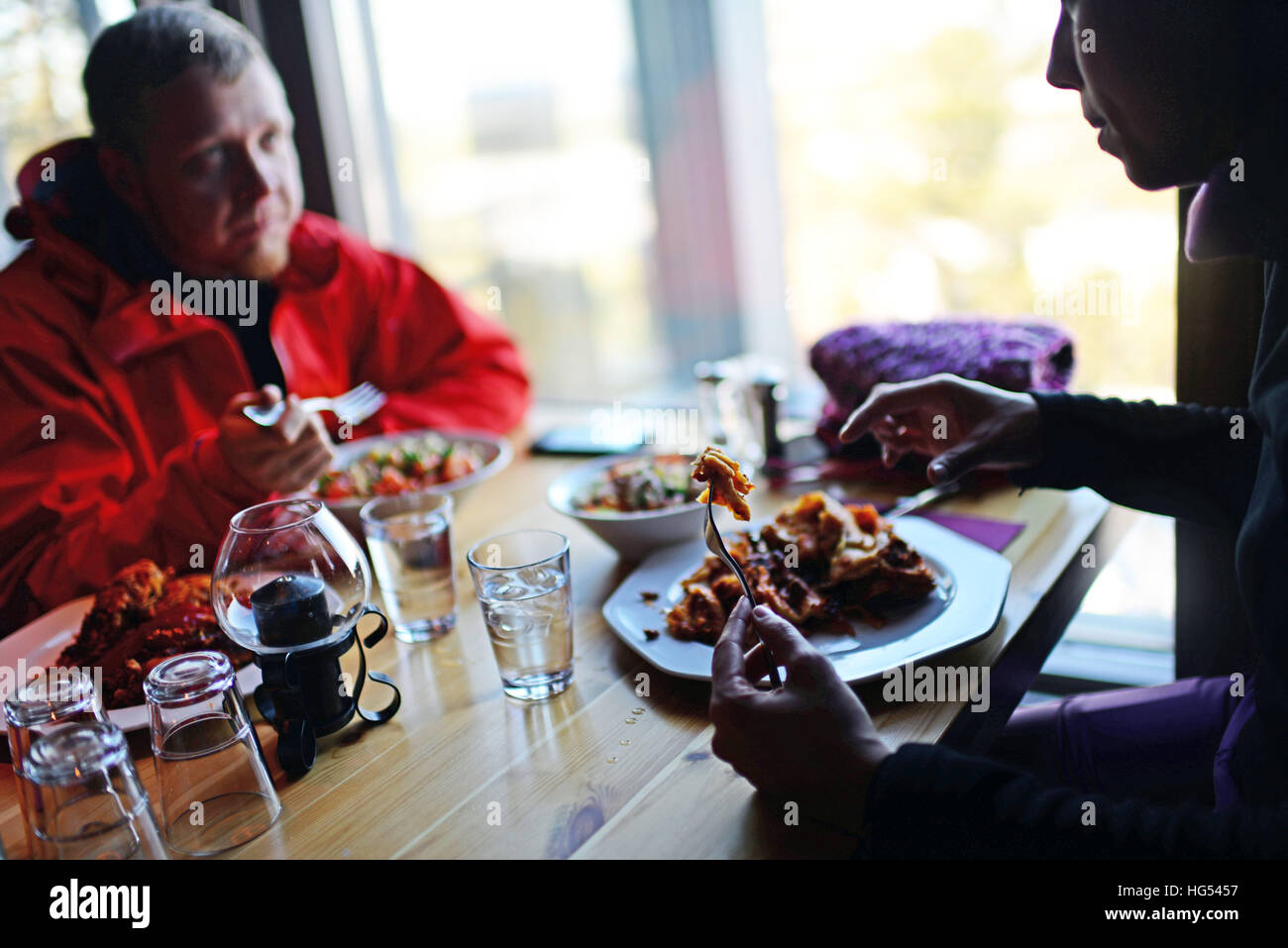 People eating lunch cafe inside hi-res stock photography and images - Alamy