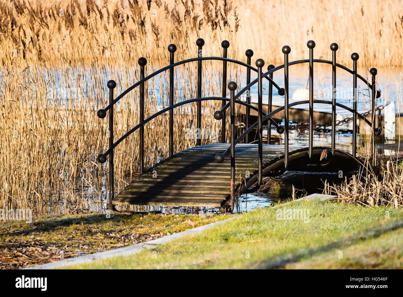 Narrow bridge hi-res stock photography and images - Alamy