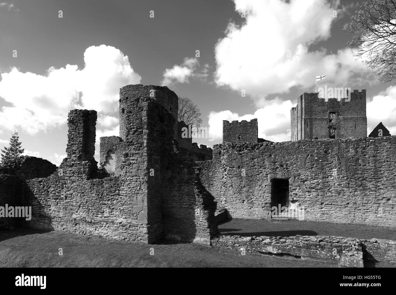 Bridge ludlow castle architecture hi-res stock photography and images ...