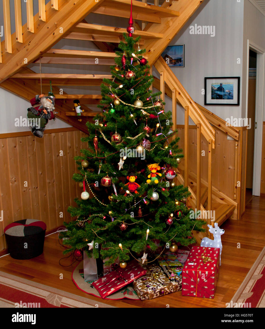 Interior with beautiful christmas tree with gifts Stock Photo - Alamy