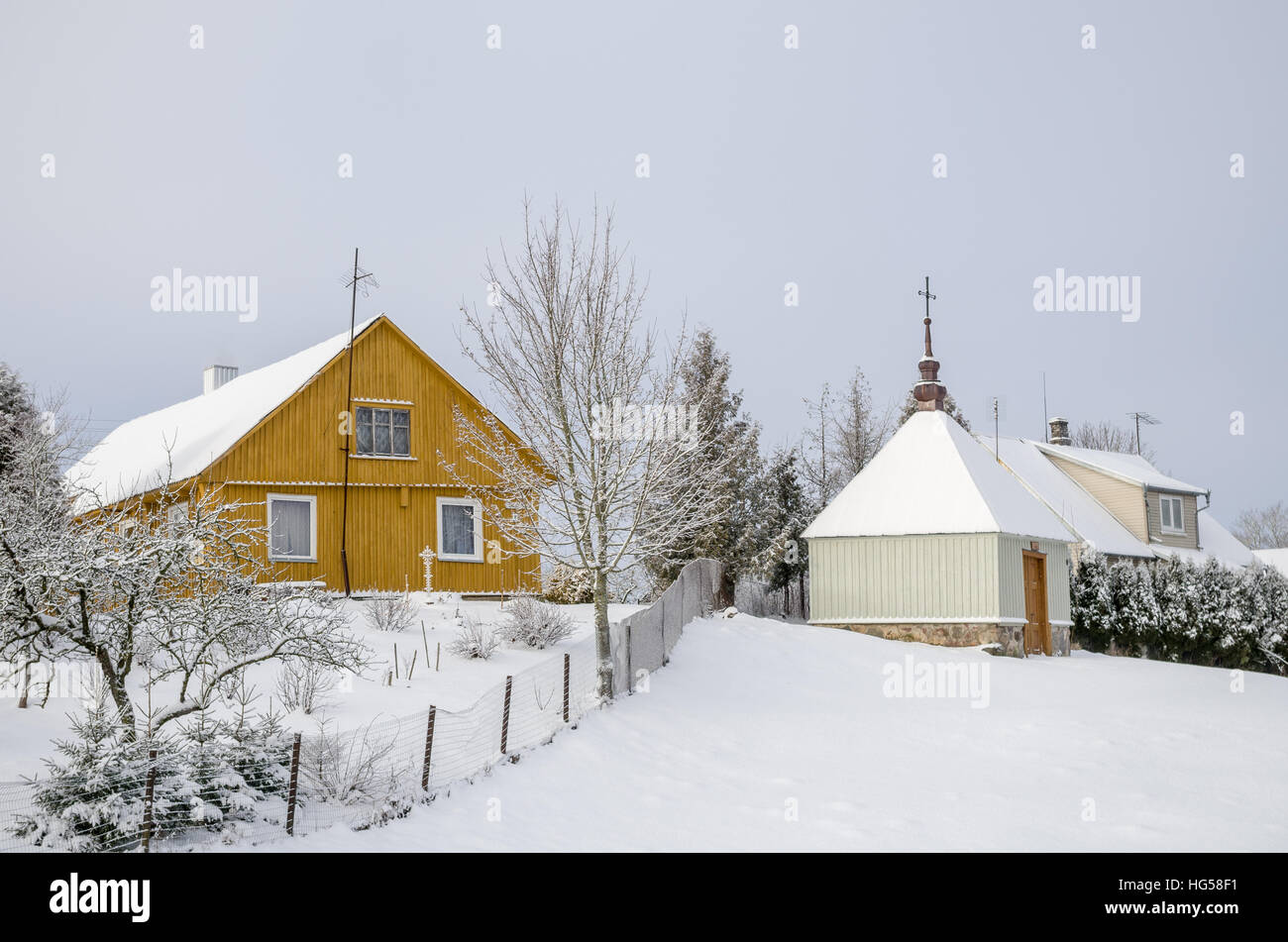 Frost covered houses hi-res stock photography and images - Alamy