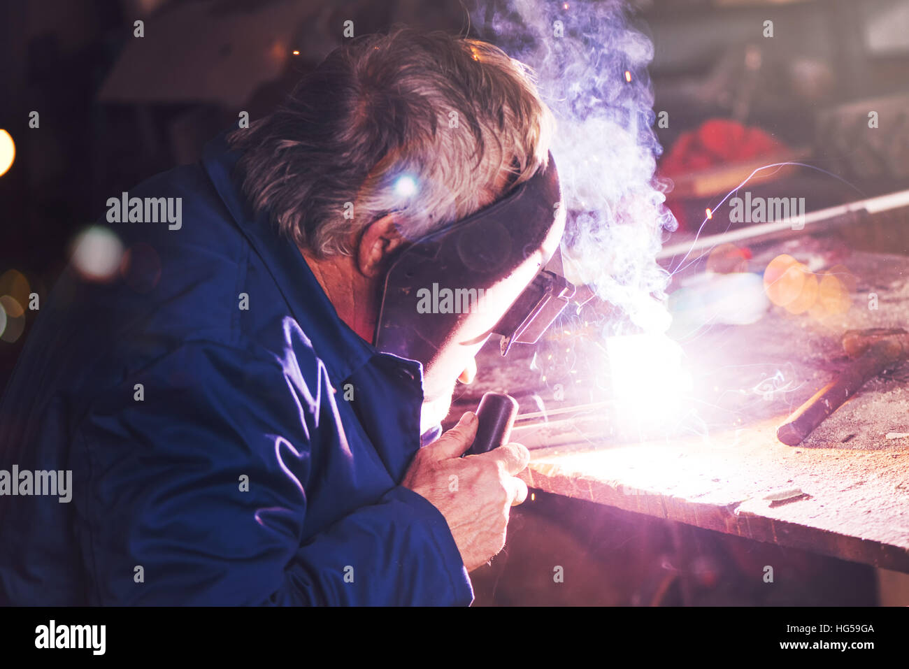 Welding metal hi-res stock photography and images - Alamy
