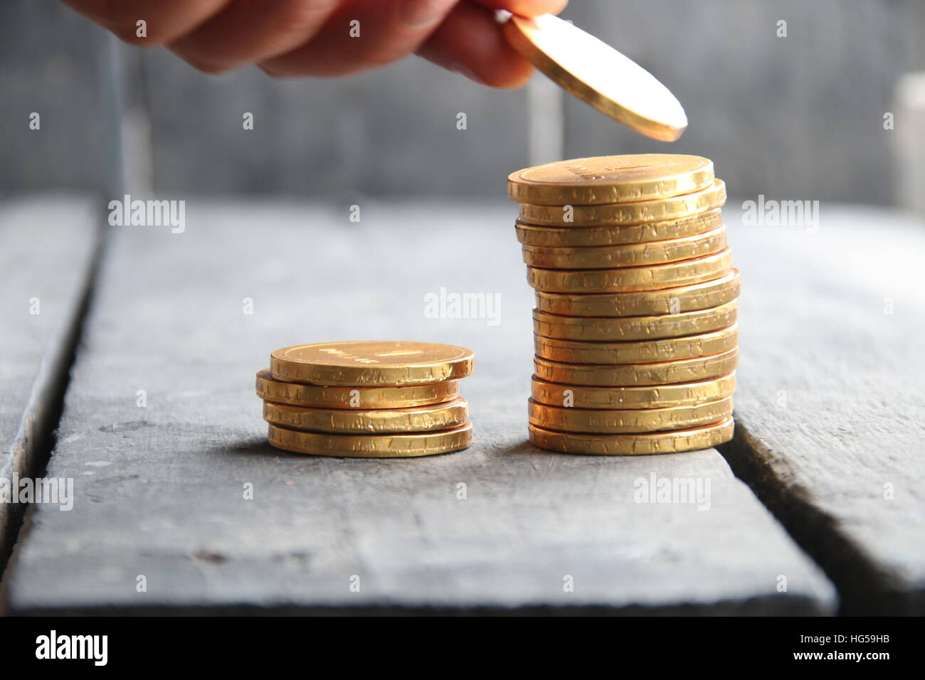 hand holding gold coins Stock Photo - Alamy