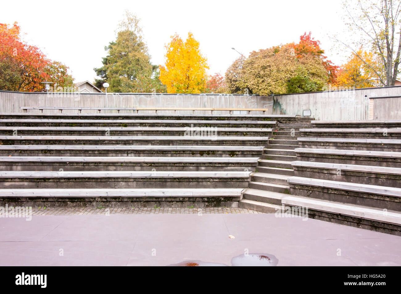 Outdoor wooden amphitheater seating hi-res stock photography and images ...