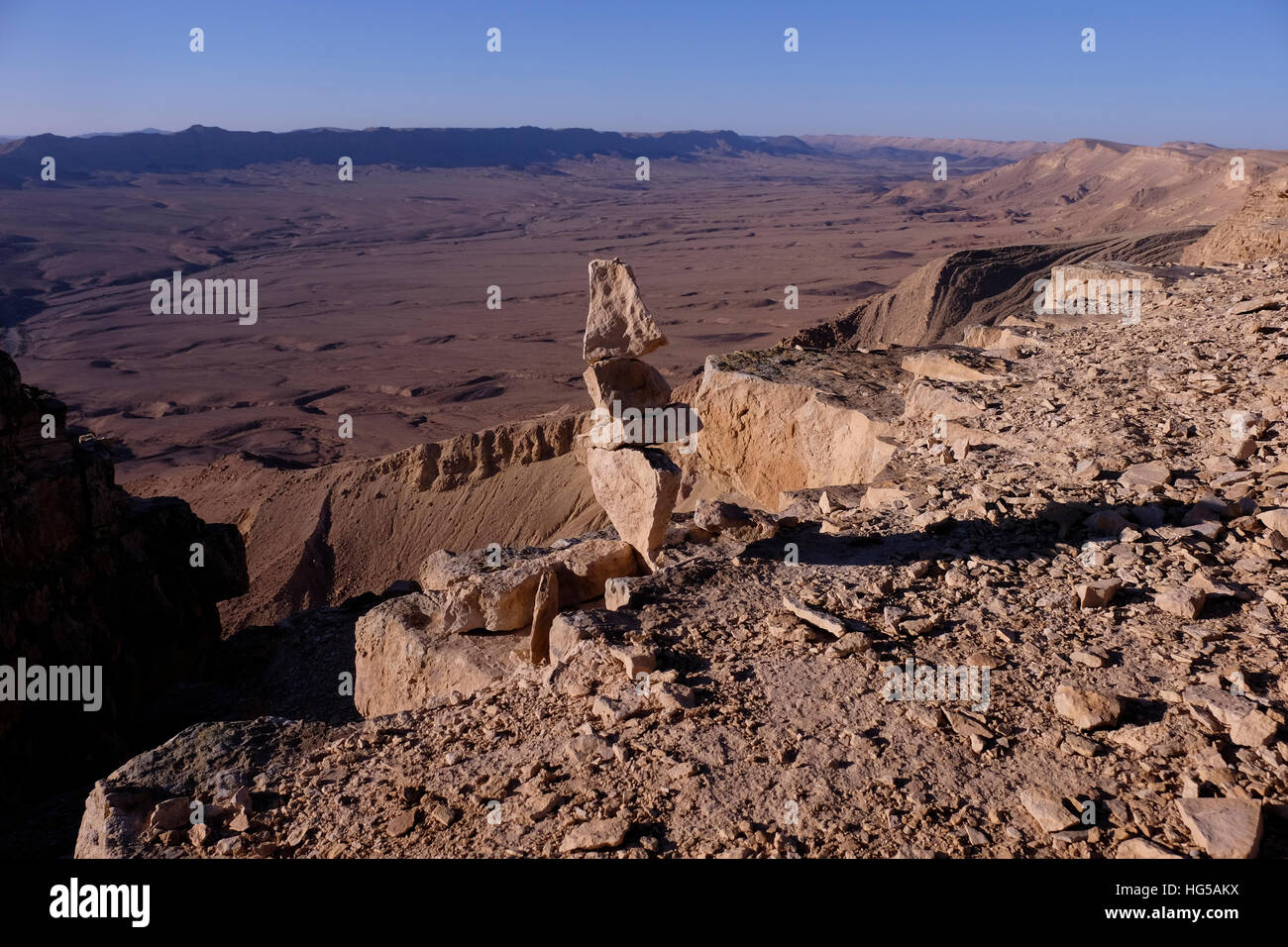 Makhtesh ramon rim hi-res stock photography and images - Alamy