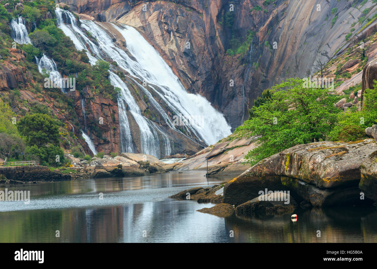 ézaro waterfall hi-res stock photography and images - Alamy