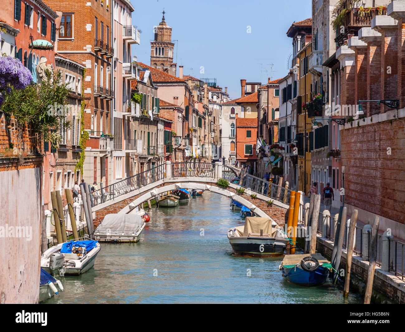 Bridge canal scenic architecture hi-res stock photography and images ...