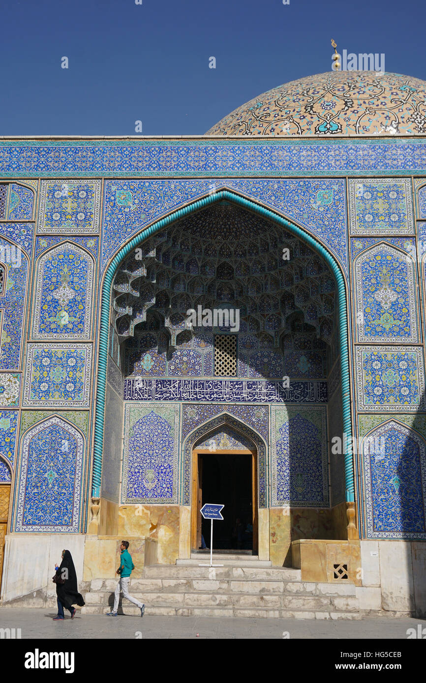Entrance of Sheikh Lotfollah Mosque, UNESCO, Isfahan, Iran, Middle East ...