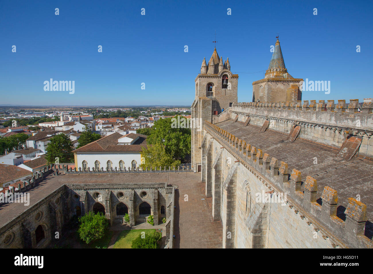 Evora cathedral hi-res stock photography and images - Alamy