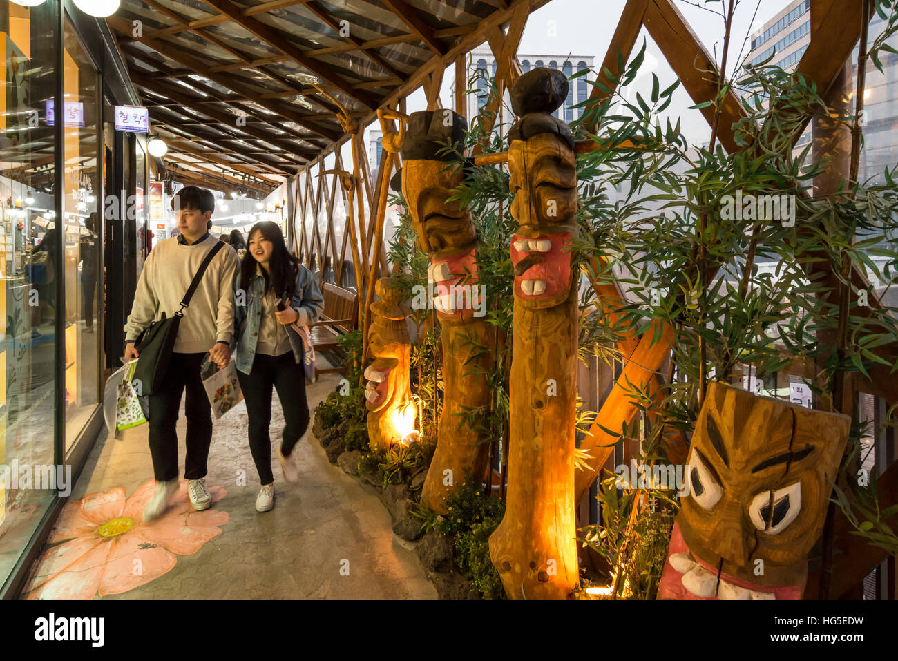 Ssamziegil shopping mall in Insadong, Seoul, Korea Stock Photo - Alamy