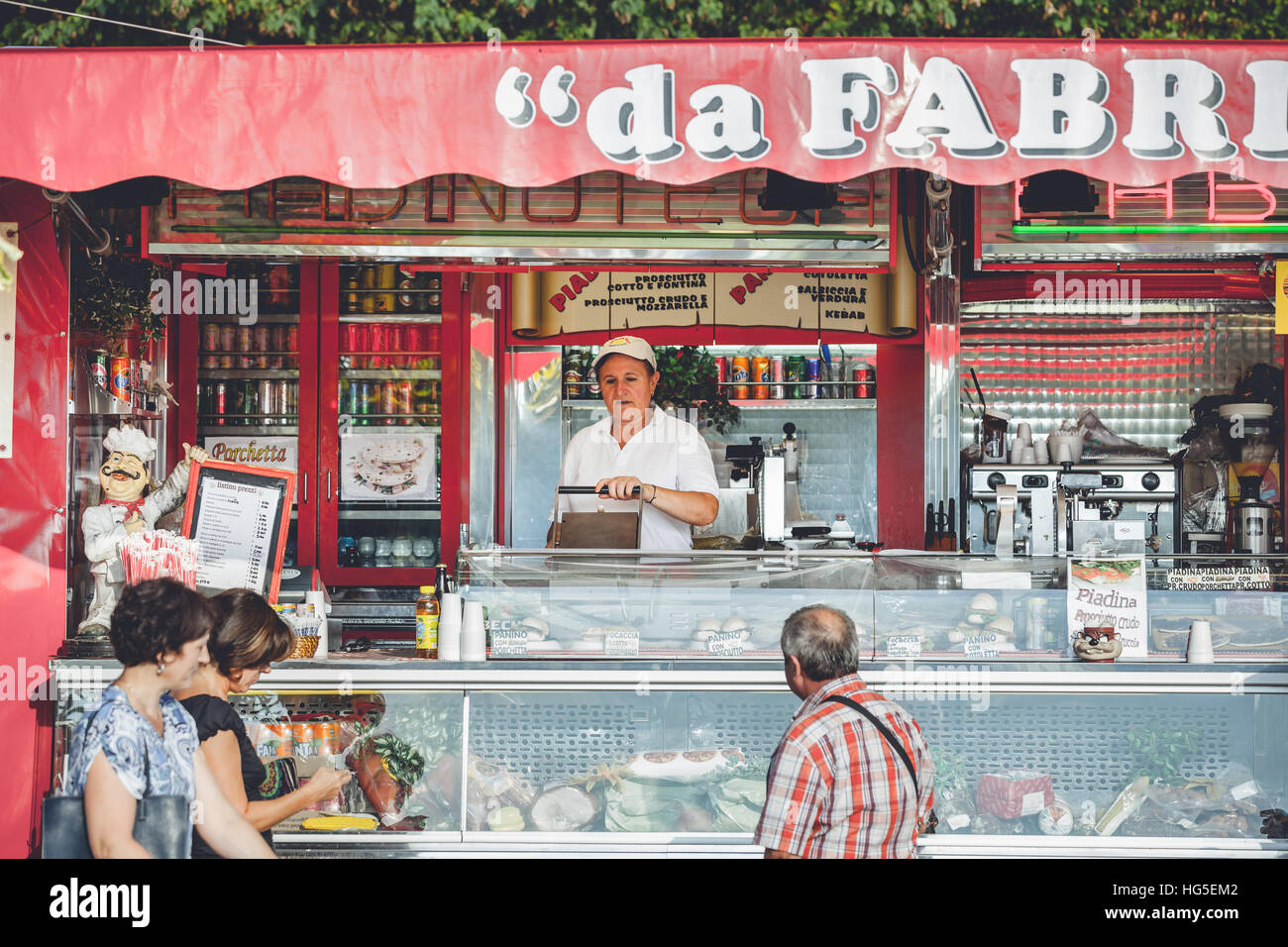 Italian woman selling goods on a outdoor boutique Stock Photo - Alamy