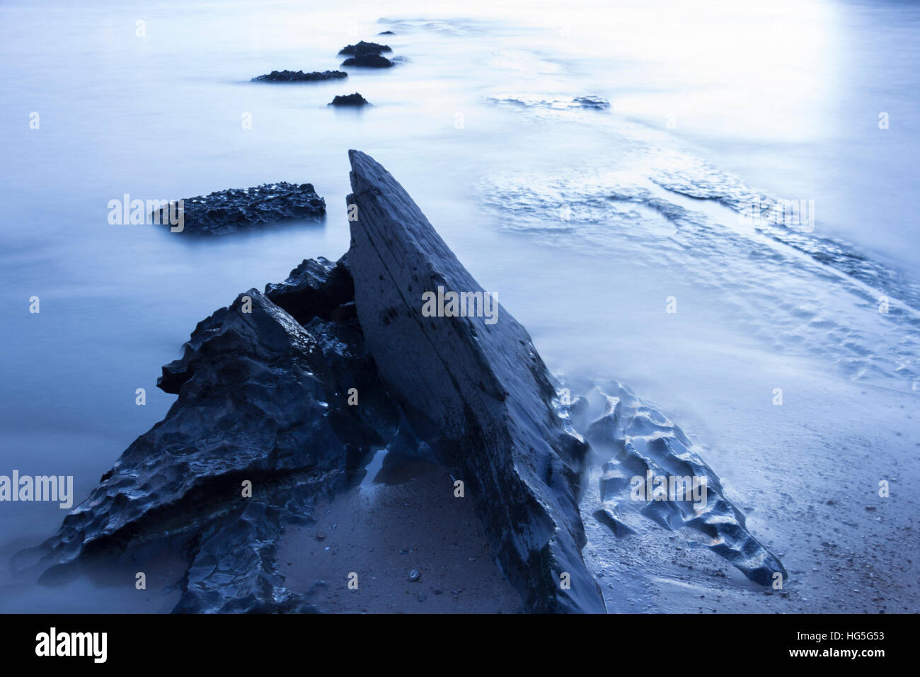 Ocean at night rocks hi-res stock photography and images - Alamy