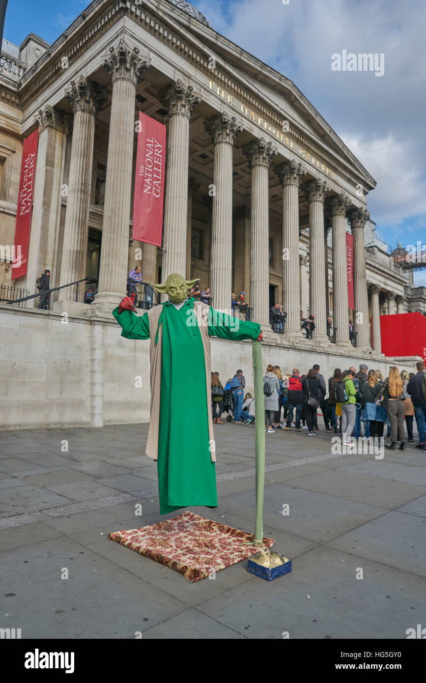 busker. Trafalgar Square. Yoda. street artist. Star wars costume Stock ...