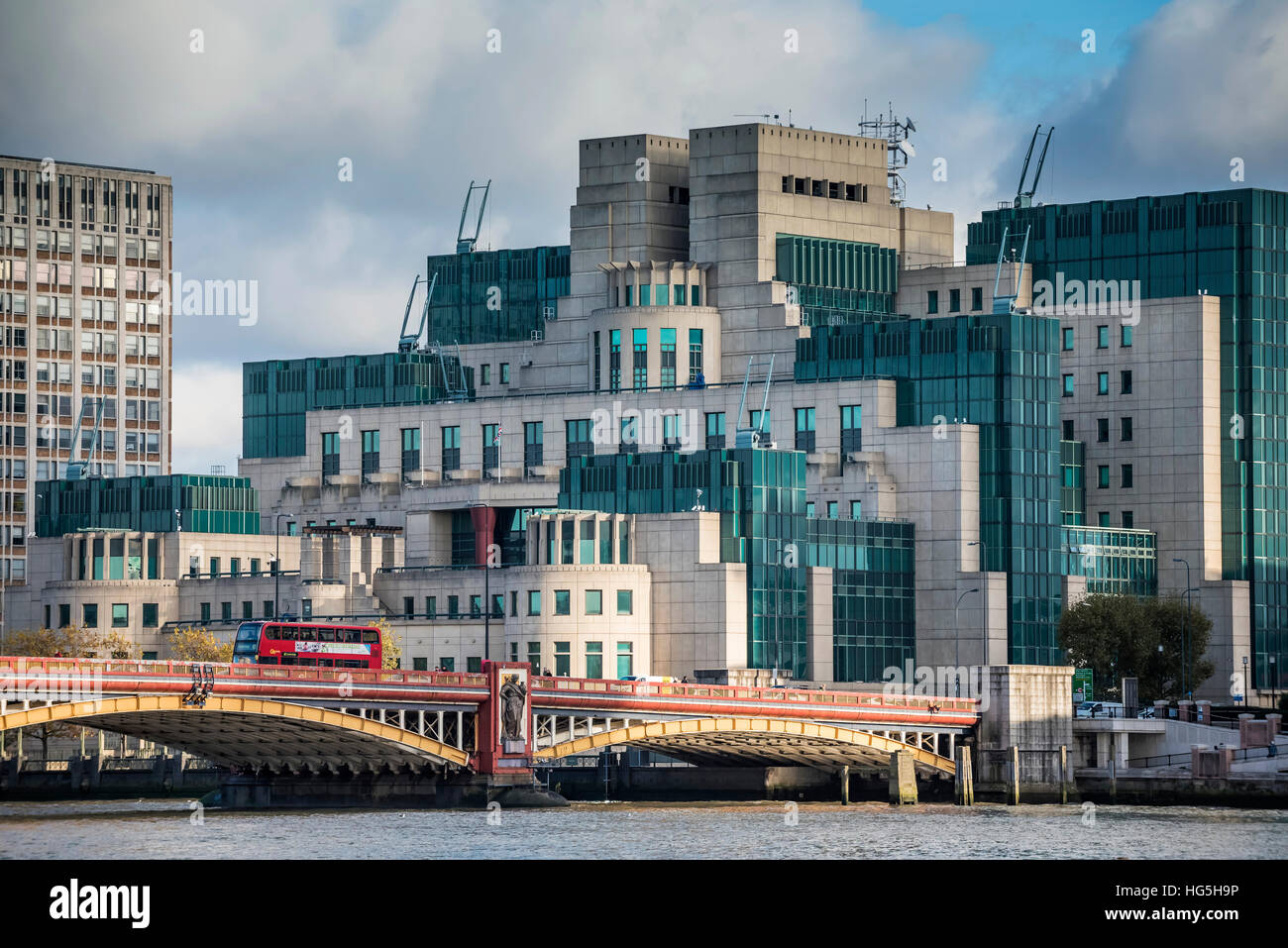 SIS building housing MI5 and MI6 Secret Service, London Stock Photo - Alamy