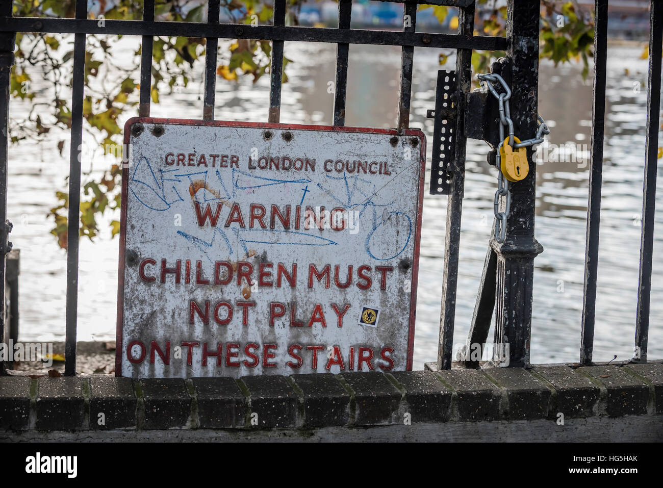 River thames dangers hi-res stock photography and images - Alamy