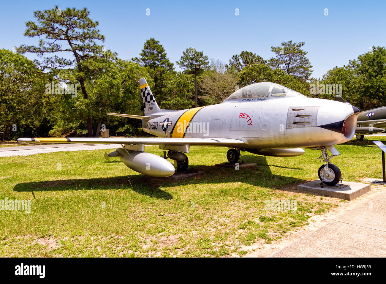 North american f 86f 26 nh sabre hi-res stock photography and images ...