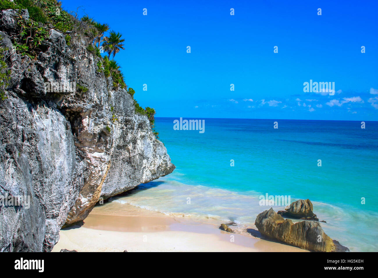 Cliff next ocean hi-res stock photography and images - Alamy