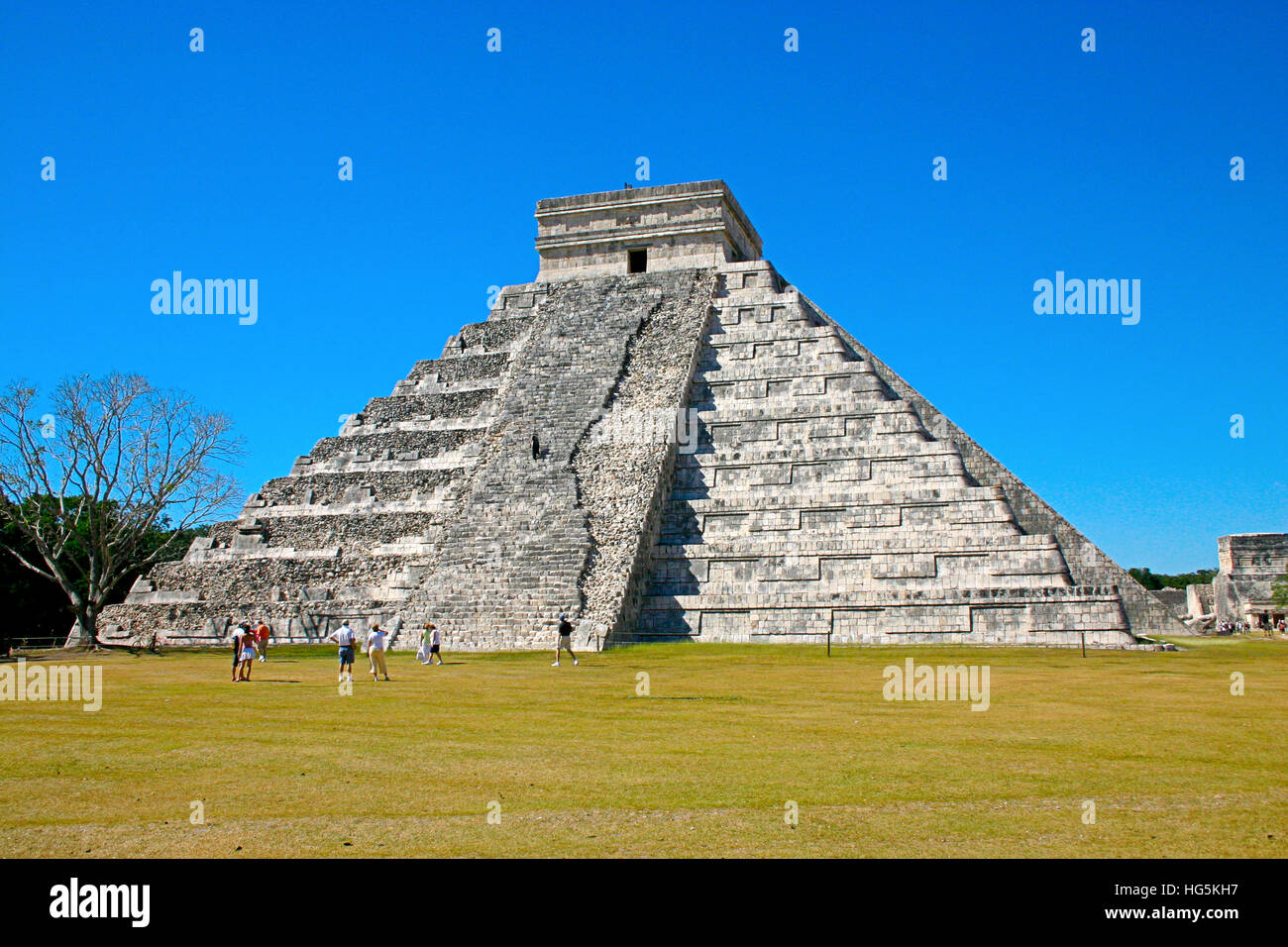 Cuculcan Pyramid at Chichen Itza in Cancun Mexico Stock Photo - Alamy
