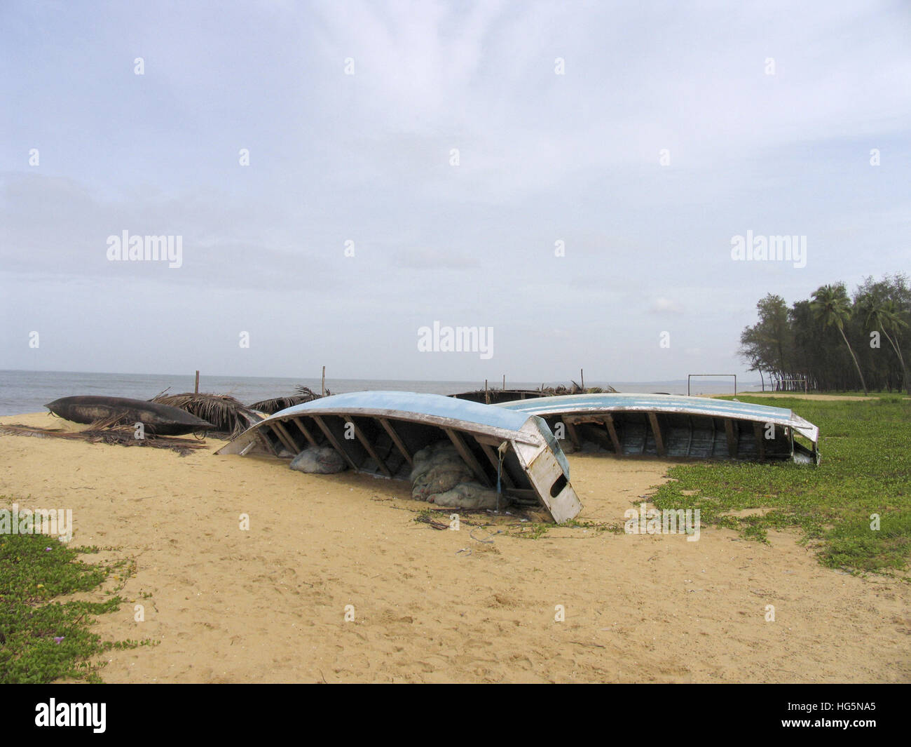 Boats on Kappad beach, Kerala, India Stock Photo - Alamy