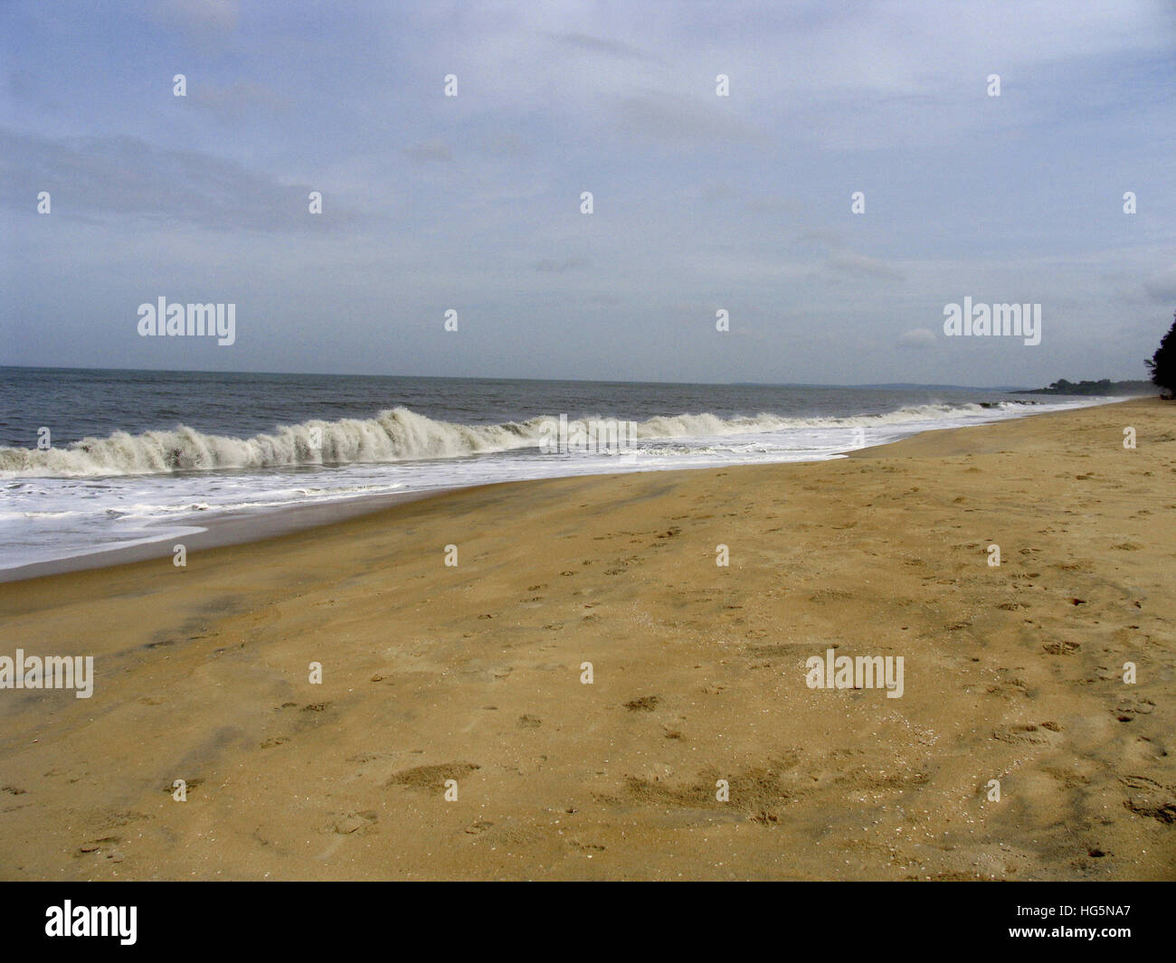 Stretch of sand and waves, Kappad beach, Kerala, India Stock Photo - Alamy