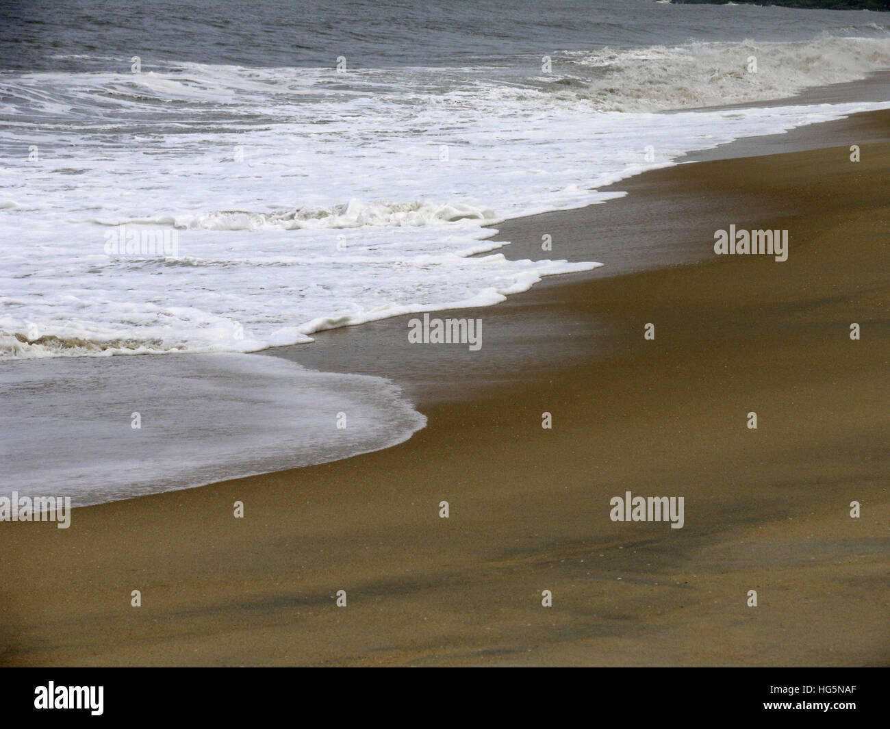 Stretch of sand and waves, Kappad beach, Kerala, India Stock Photo - Alamy