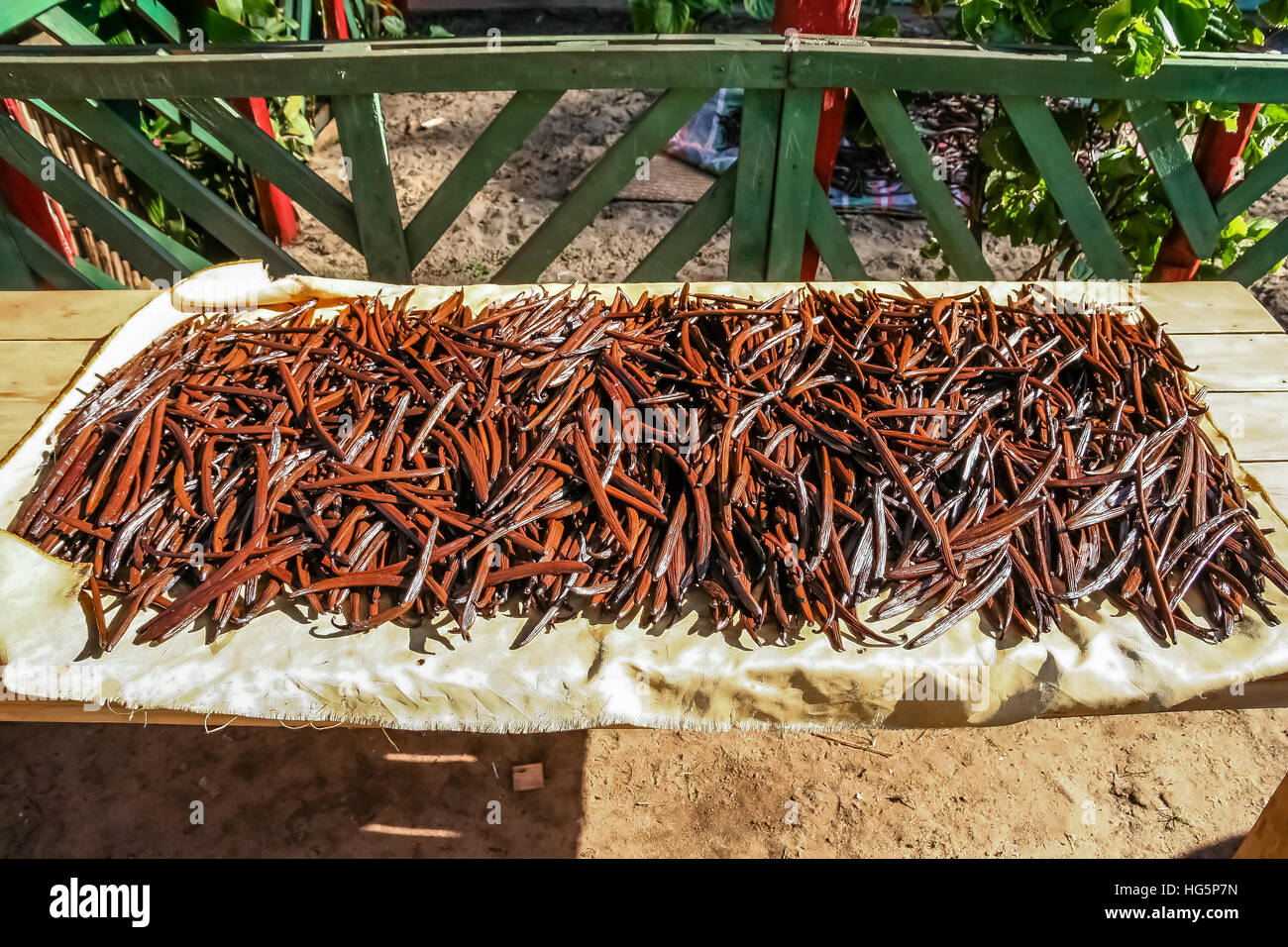 Whole vanilla pods hi-res stock photography and images - Alamy