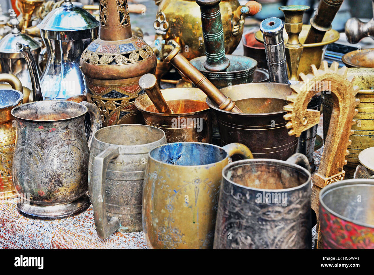 Old copper handmade souvenirs in the street market Stock Photo - Alamy