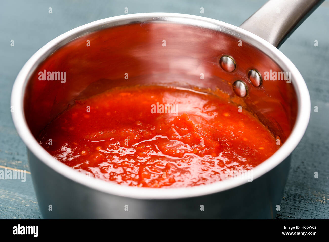 Sauce pot hi-res stock photography and images - Alamy