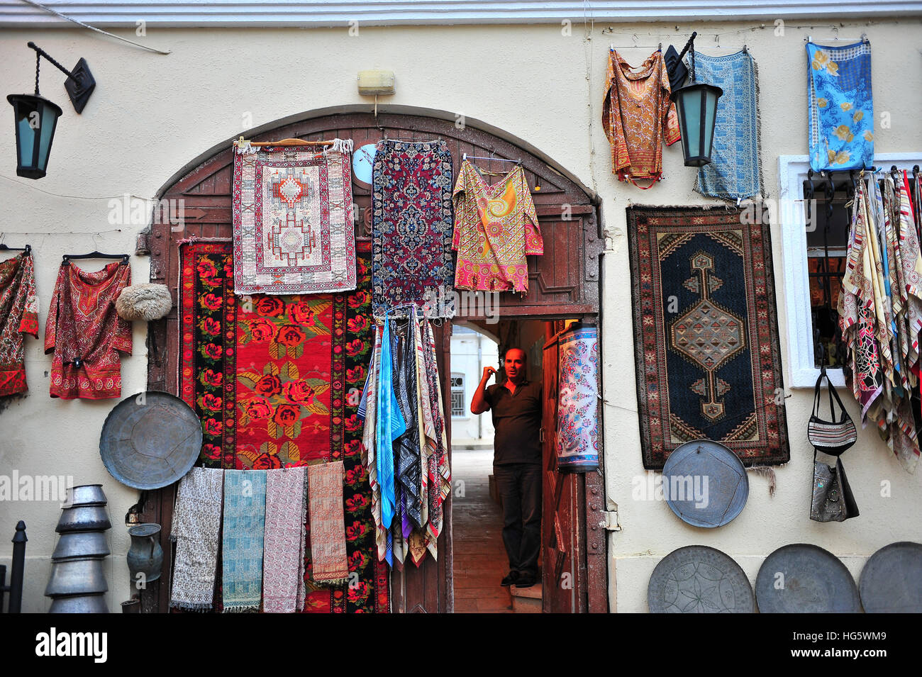 BAKU, AZERBAIJAN - SEPTEMBER 25: Traditional souvenir shop in old town ...