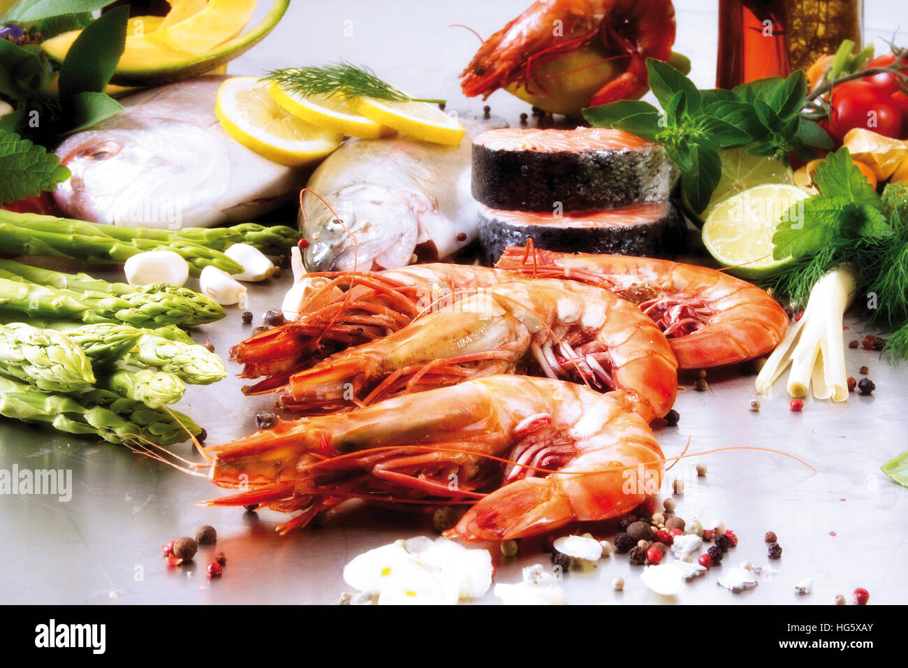 Fresh shrimp and green asparagus on teppan (teppanyaki Stock Photo - Alamy