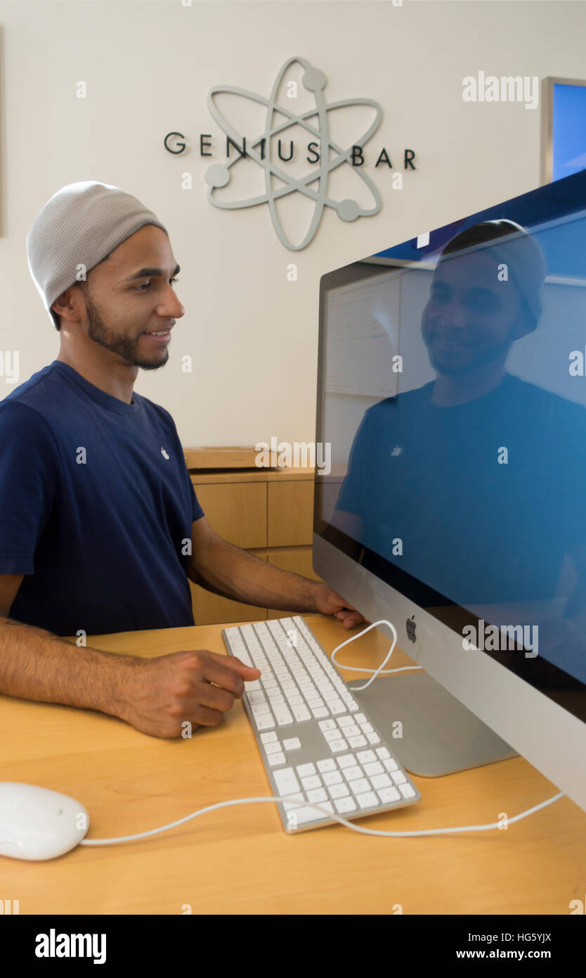 Apple Store Soho New York City Stock Photo - Alamy