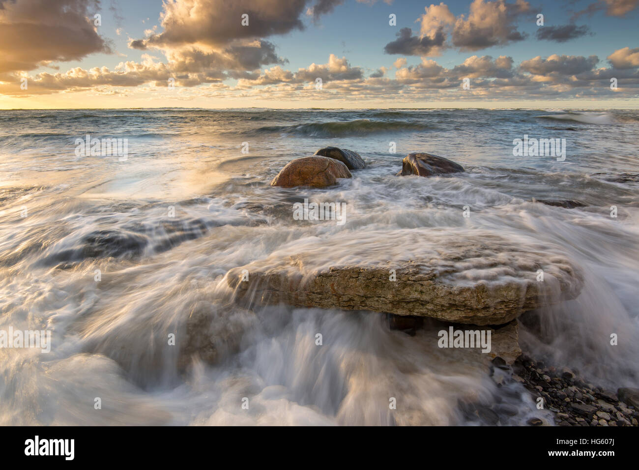 Ocean sea coast rocky waves hi-res stock photography and images - Alamy