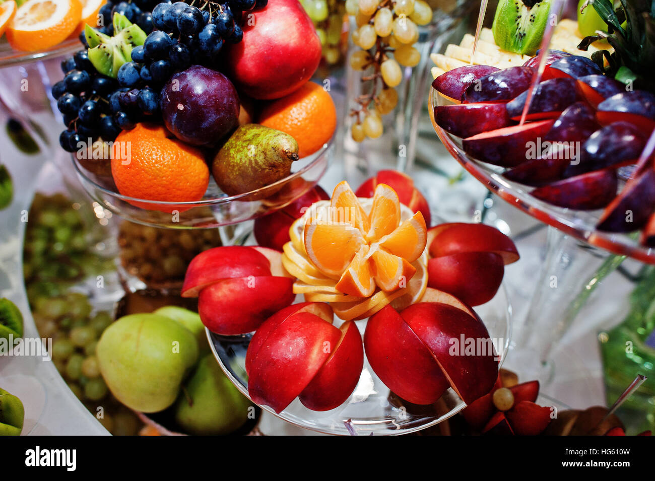 Fresh fruit display buffet dinner hi-res stock photography and images ...