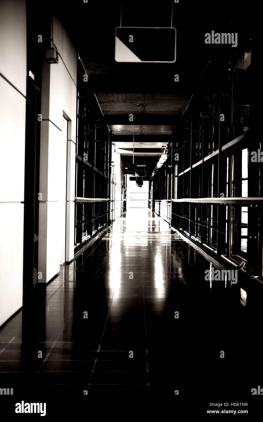 Long office corridor hi-res stock photography and images - Alamy