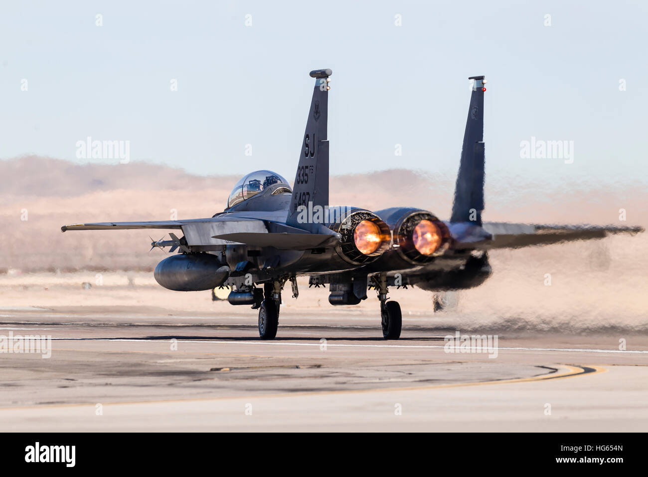 Full afterburner takeoff hi-res stock photography and images - Alamy