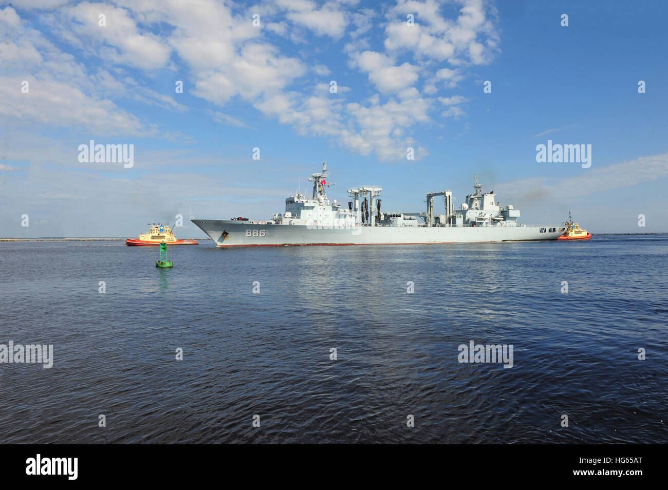 The Chinese Fuchi-class oiler Qiandaohu Stock Photo - Alamy