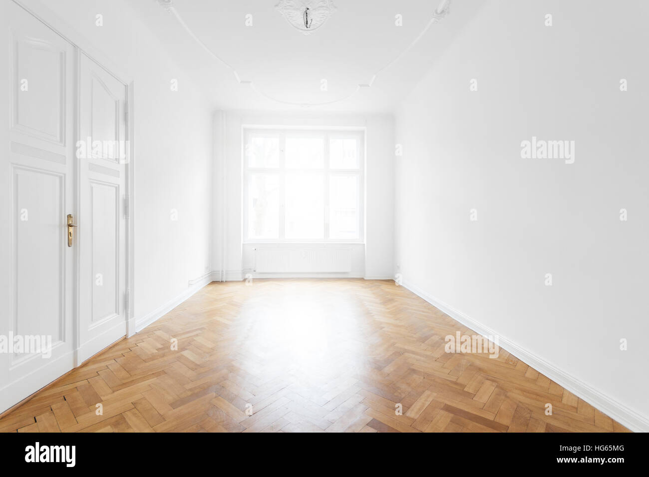 fresh renovated empty room - old building Stock Photo - Alamy