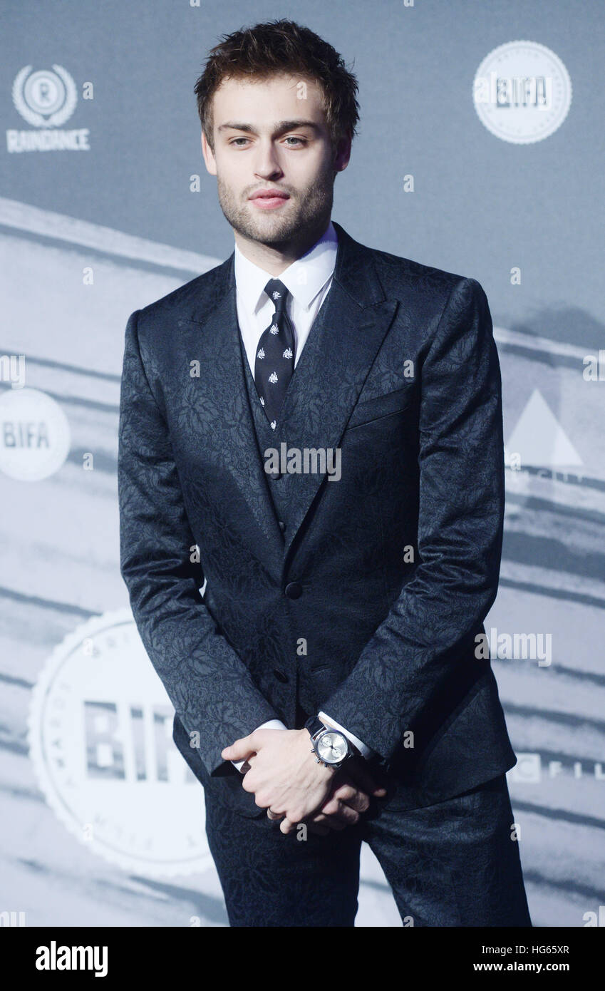 Douglas booth 2016 hi-res stock photography and images - Alamy