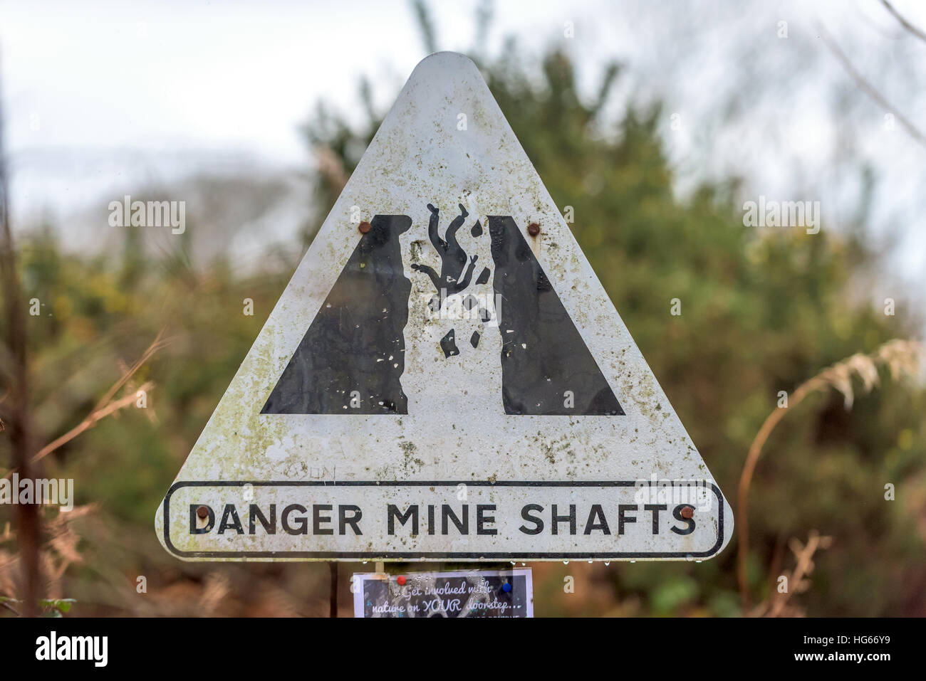 Abandoned mine warning danger sign hi-res stock photography and images ...