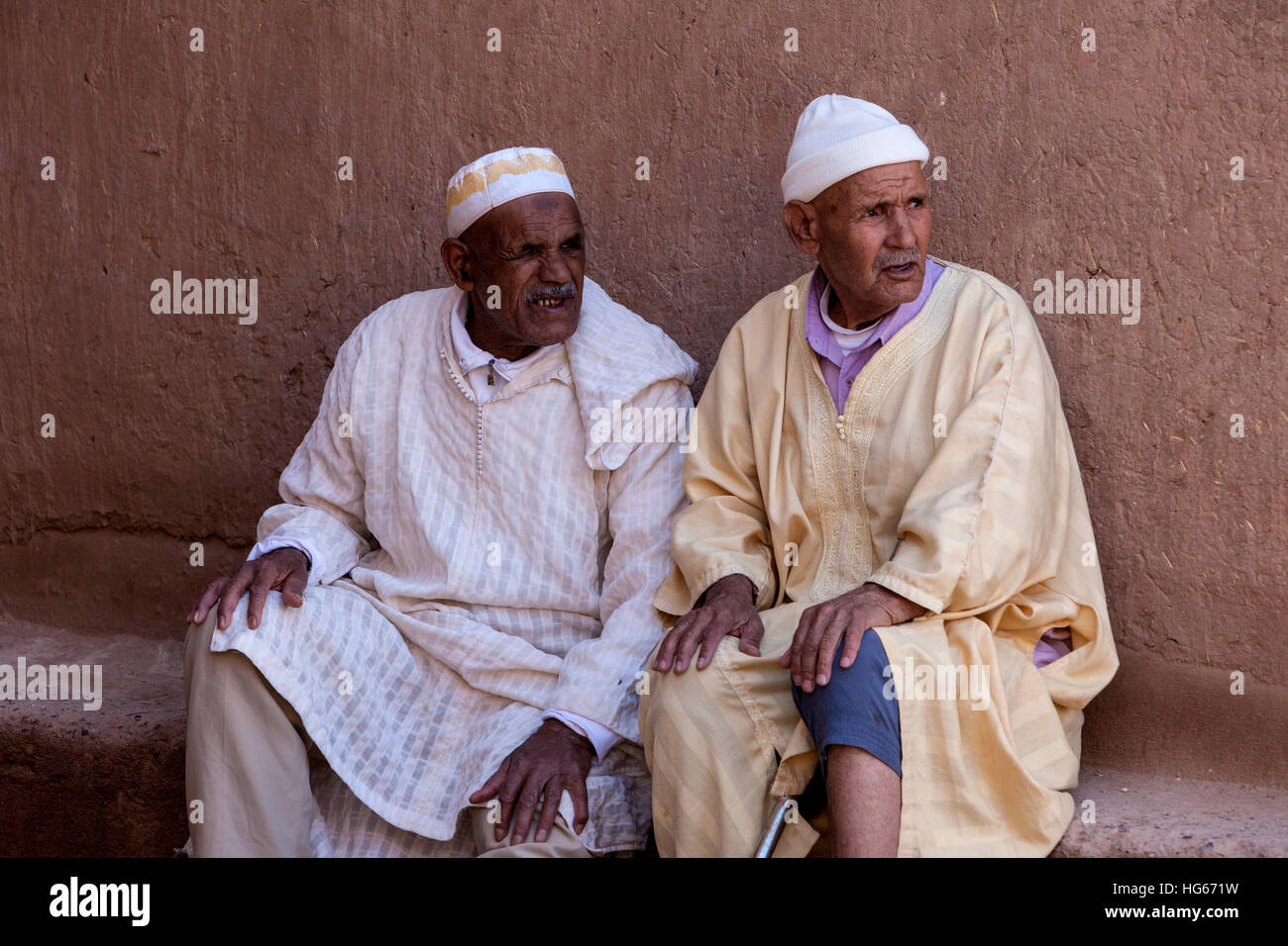 Two arab men talking hi-res stock photography and images - Alamy