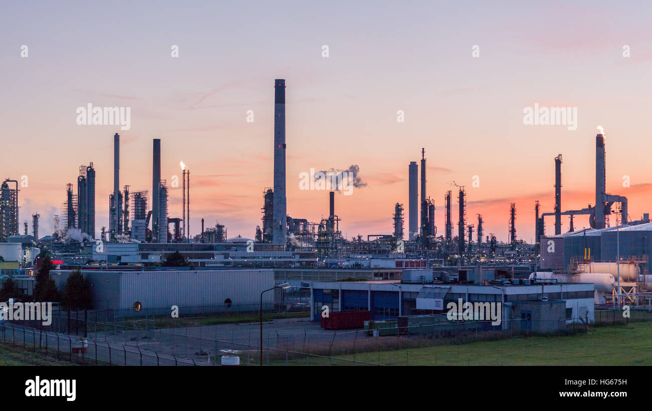 Oil factory at the Europort, Rotterdam Stock Photo - Alamy