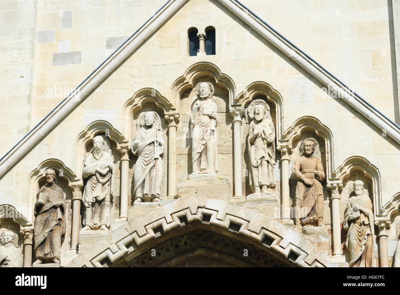 Romanesque church portal hi-res stock photography and images - Alamy