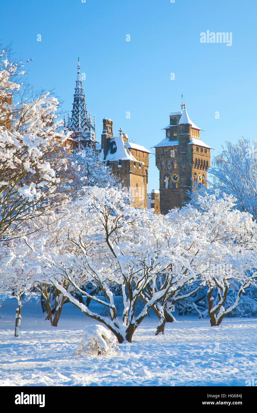 Cardiff castle winter hi-res stock photography and images - Alamy