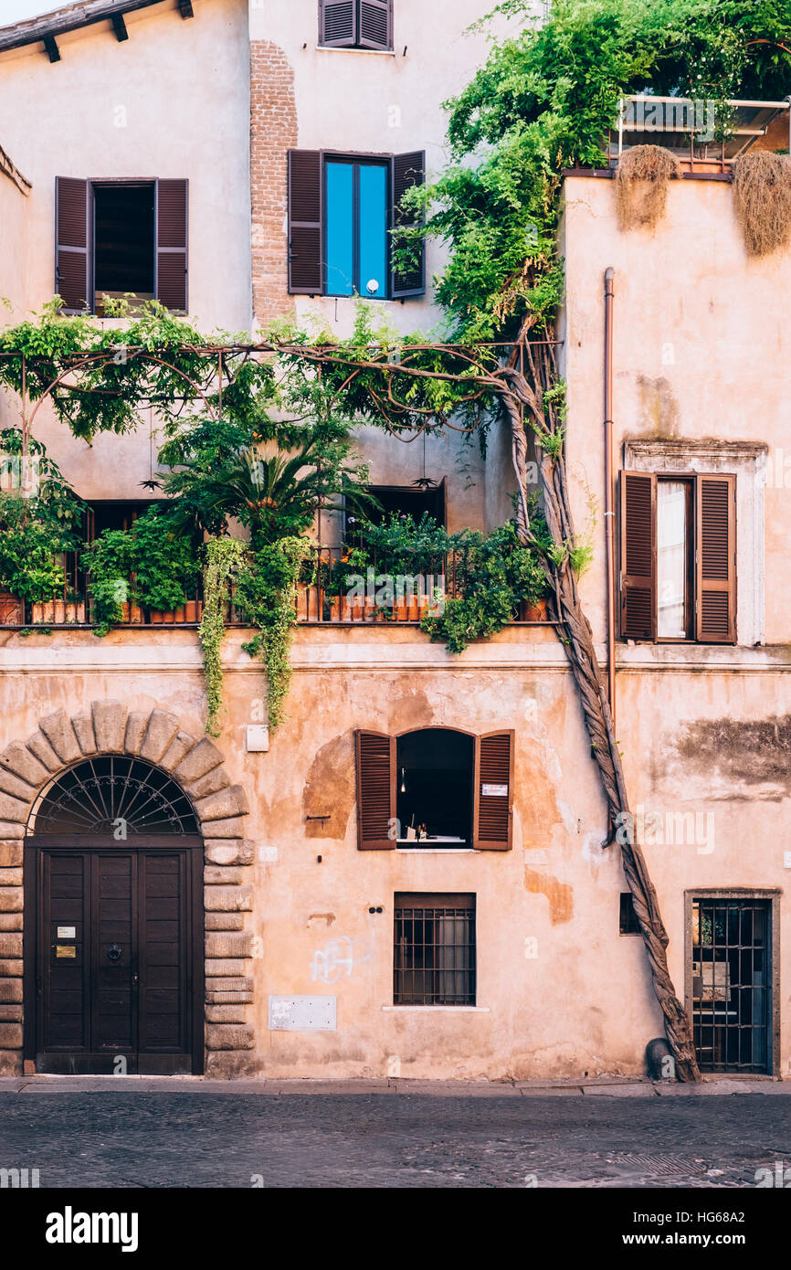 Multi level house hi-res stock photography and images - Alamy