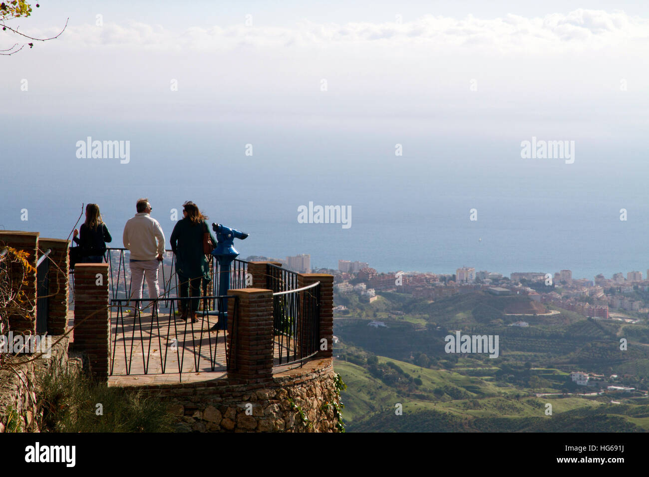 People looking at view hi-res stock photography and images - Alamy