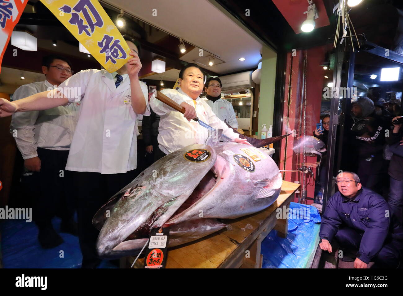 This years record breaking tuna at Tsukiji wholesale fish market on ...