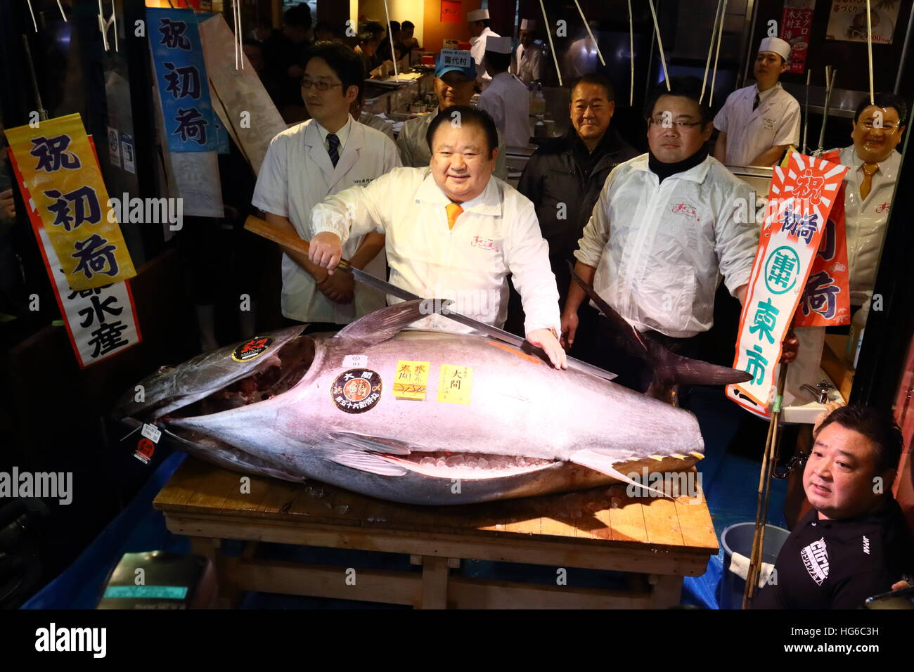This years record breaking tuna at Tsukiji wholesale fish market on ...